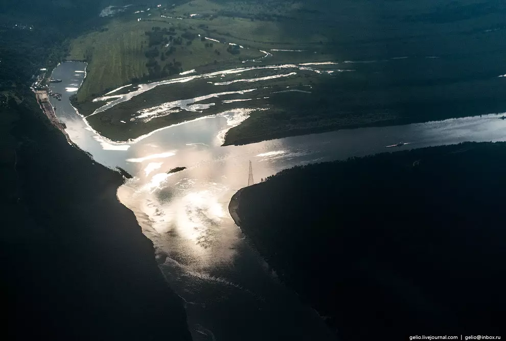 O le Shukothskaya Tower i luga o le OK o se tasi o le lua maualuga-maualuga maualuga-loloto ituaiga o hyperboloid mamanu i le inisinia v.g. Shukthov.