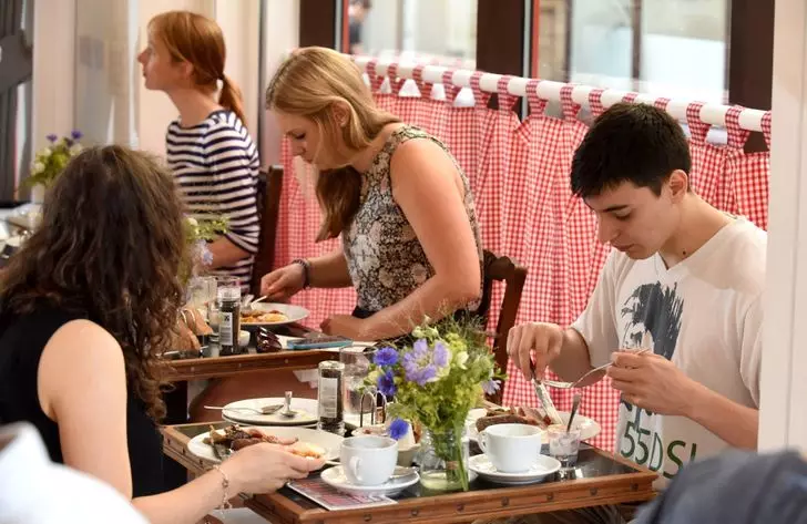 20 ikke-indlysende fejl, der næsten hver turist i udenlandske caféer 172_5