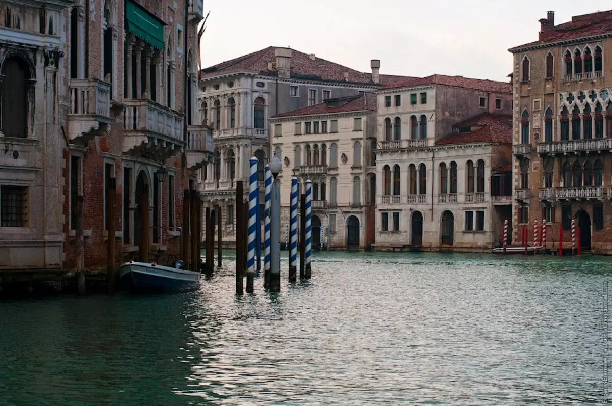 Rodzaje Wenecji przez Grand Canal 1961_11