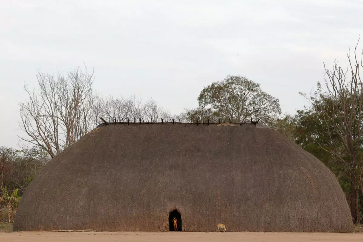 D'Liewen vun engem Stamm am Amazon River Basin