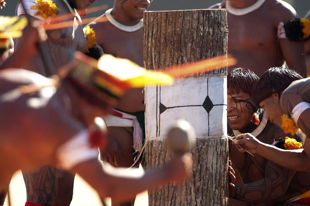 D'Liewen vun engem Stamm am Amazon River Basin