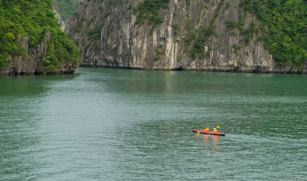 Halong Bay në Vietnam 2190_17