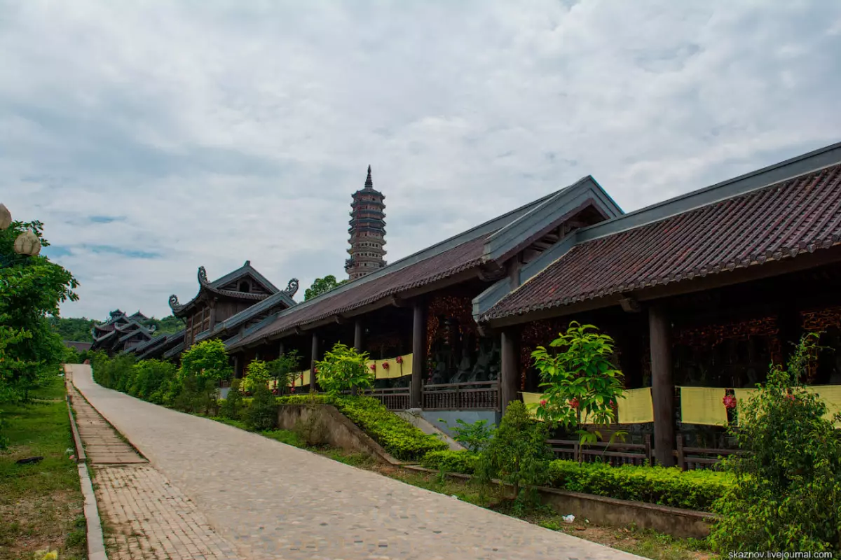 De gréissten Buddhist Komplex am Vietnam Bai Dinh 2208_13