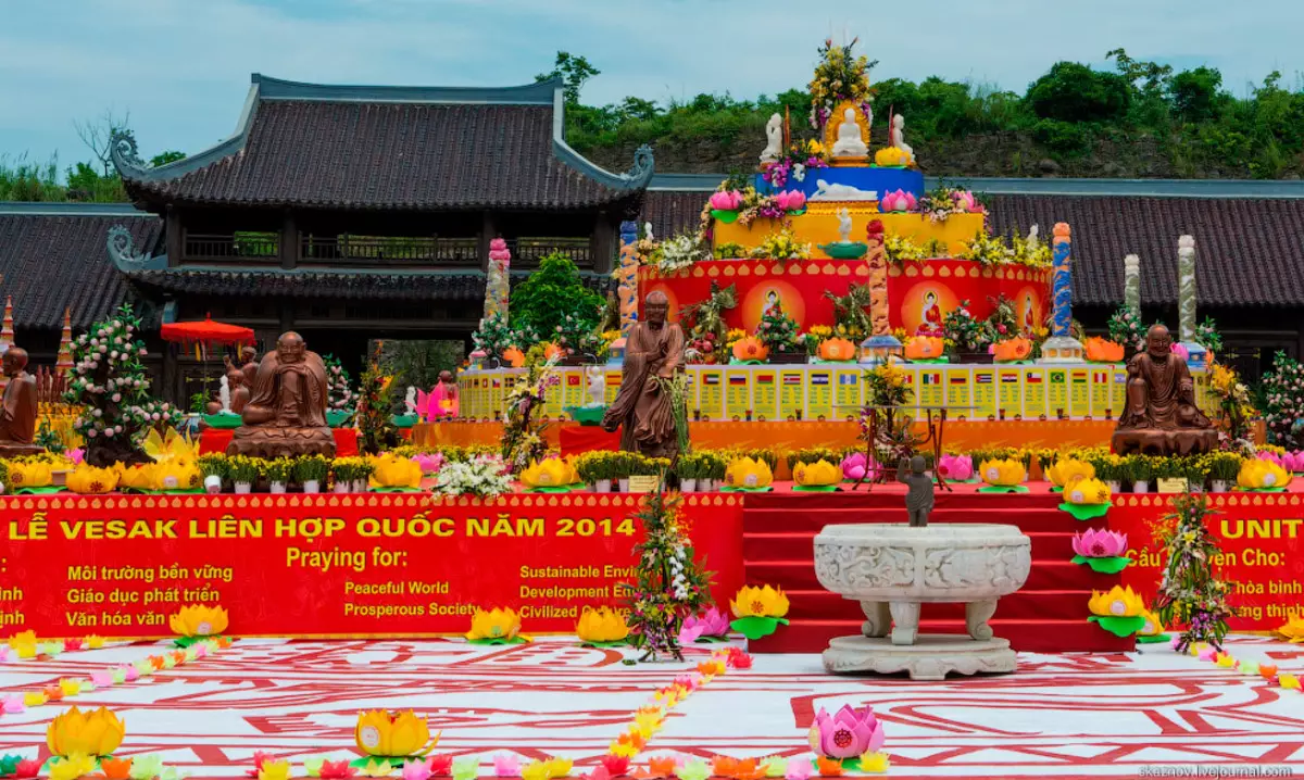 De gréissten Buddhist Komplex am Vietnam Bai Dinh 2208_16