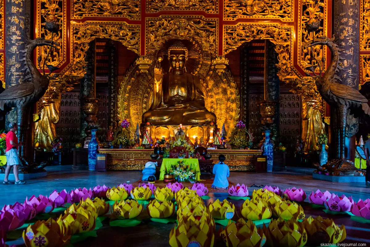 De gréissten Buddhist Komplex am Vietnam Bai Dinh 2208_17