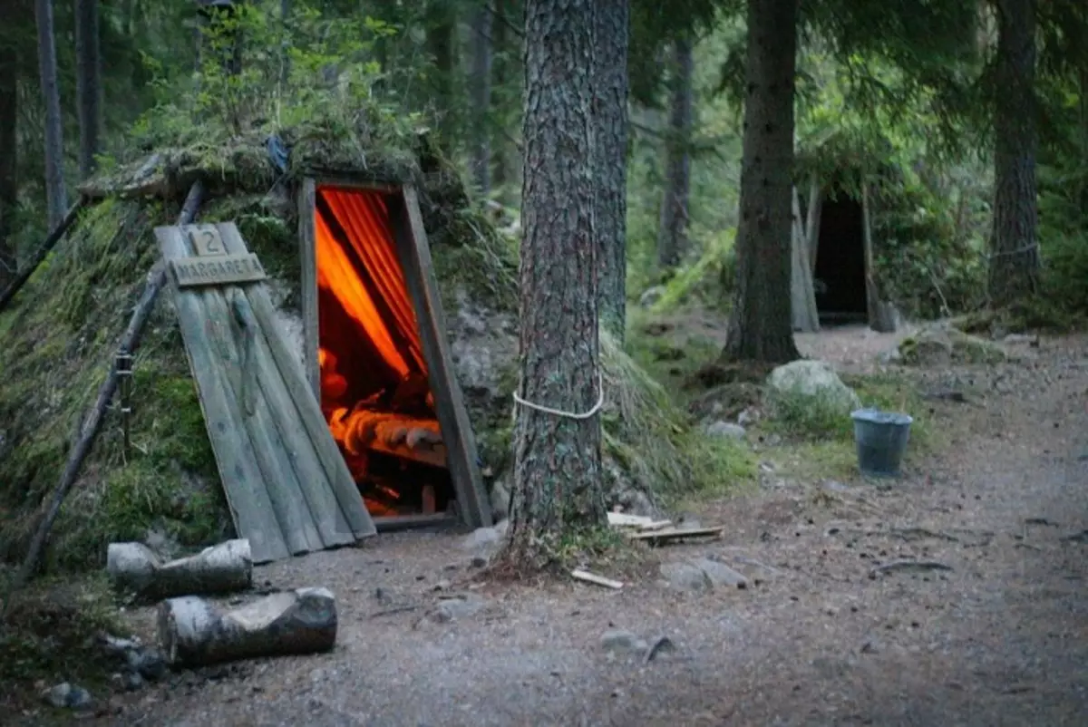 Més a prop de la natura: l'hotel més fàcil (si no per dir, primitiu) al bosc 2234_1