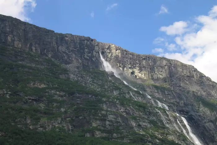 Die 10 hoogste watervalle in die wêreld, sien watter reisigers en ekstremale soek 2244_5