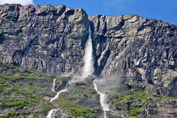 Die 10 hoogste watervalle in die wêreld, sien watter reisigers en ekstremale soek 2244_6