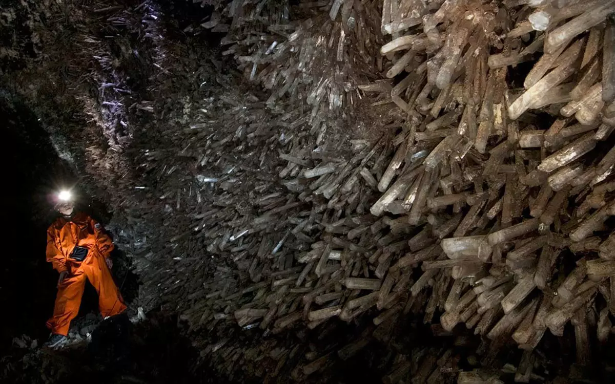 Grotta di cristalli enormi 2974_4