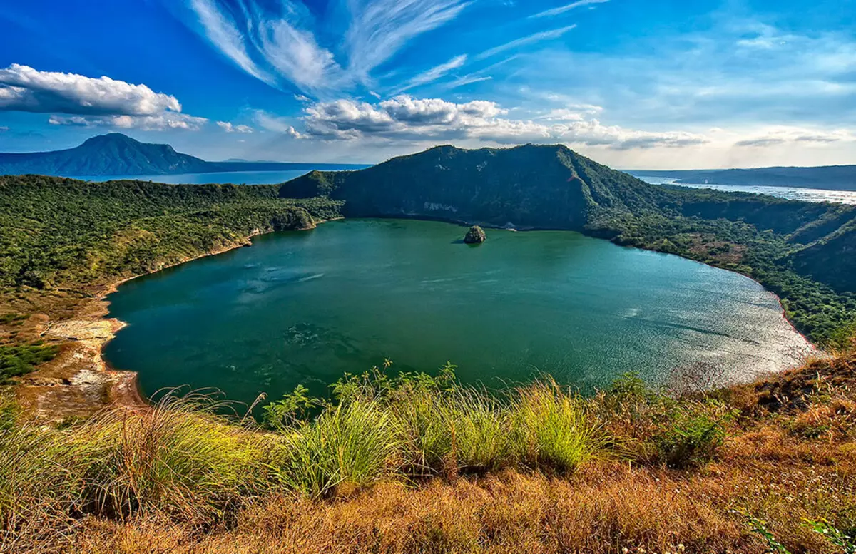 Crater Lakes on Earth 3049_12