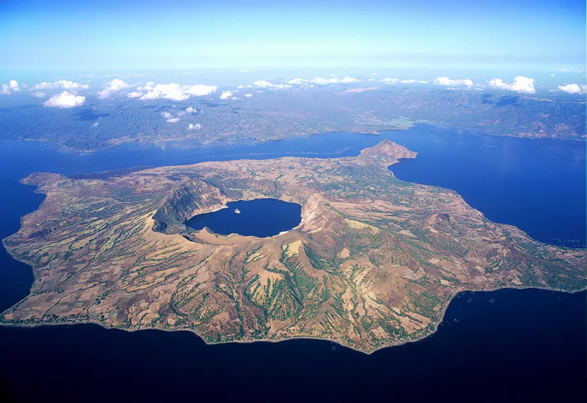 Llynnoedd crater ar y Ddaear 3049_13