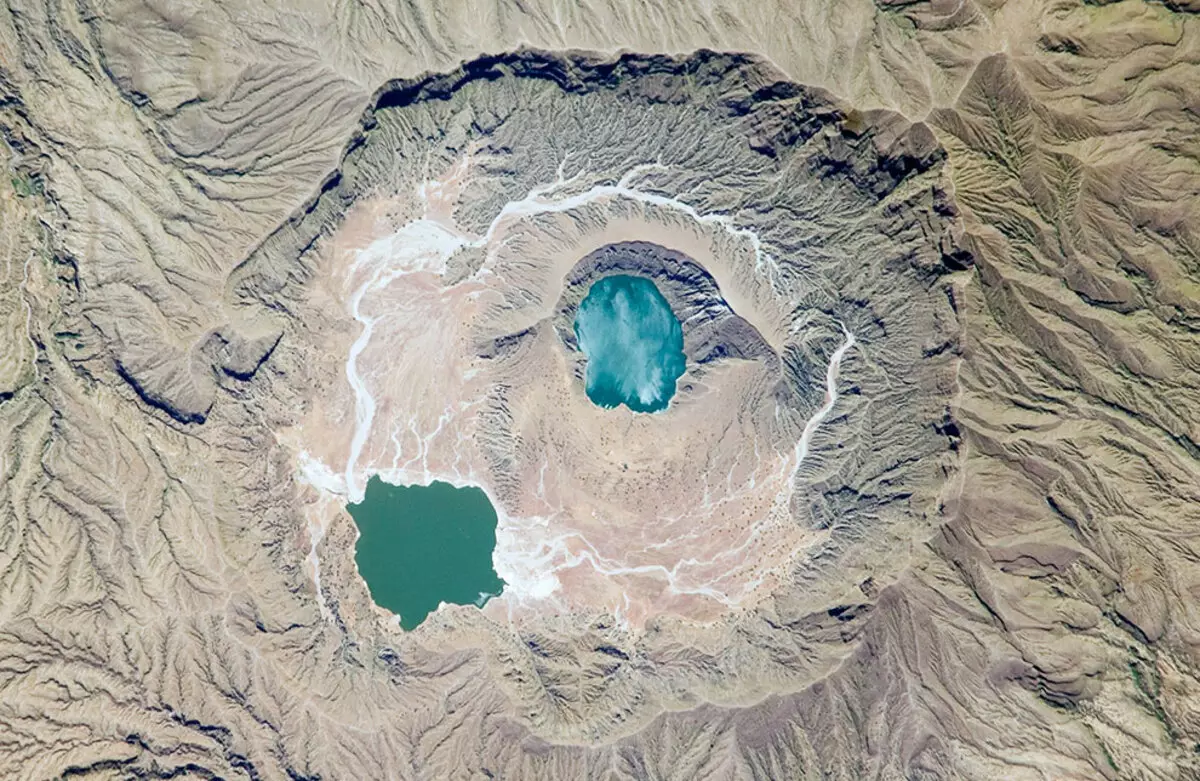 Crater Lakes on Earth 3049_15