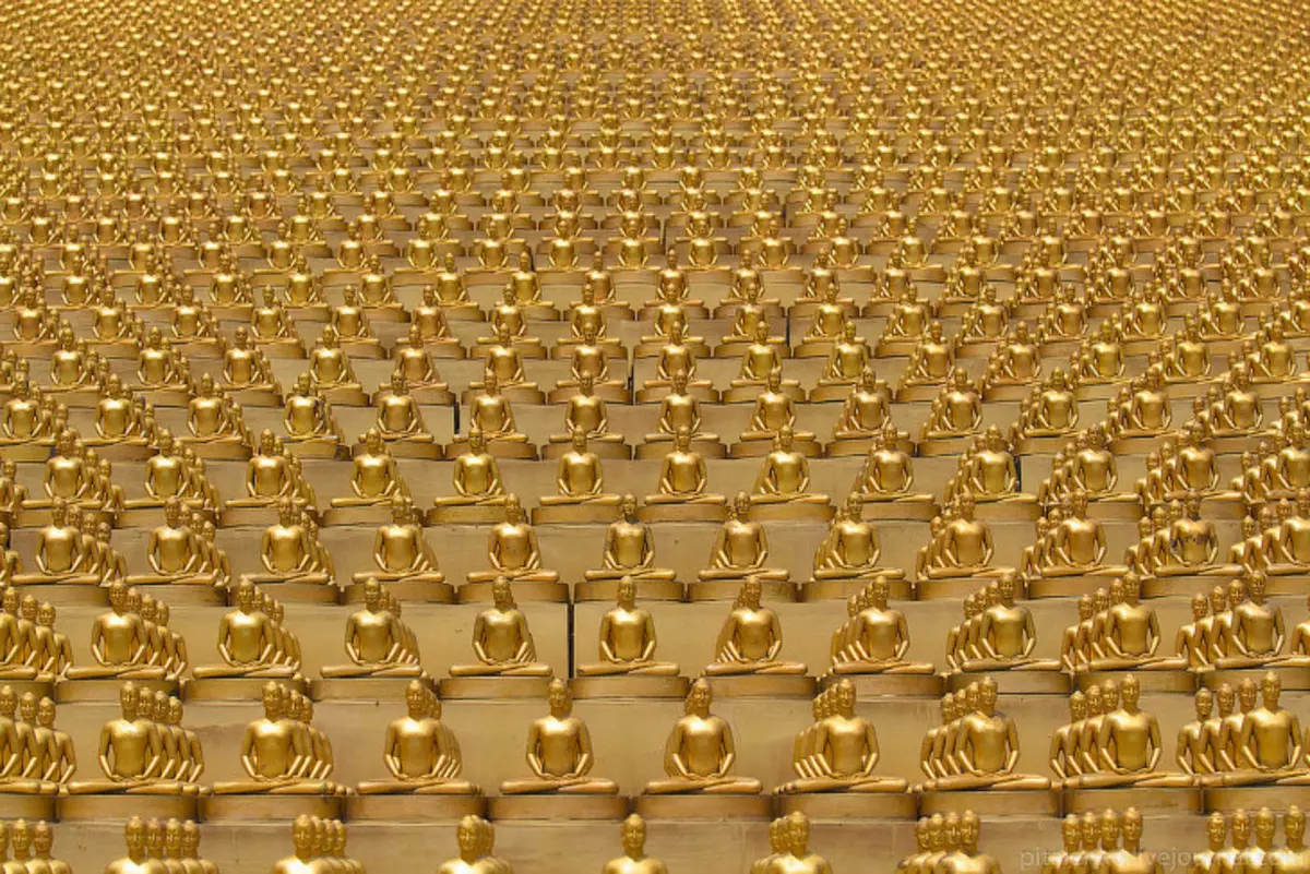 Temple Wat Dhammakaya a Millioun Gold Figuren 3469_1