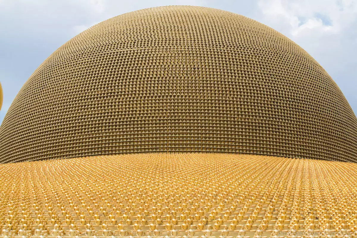 Temple Wat Dhammakaya a Millioun Gold Figuren 3469_6