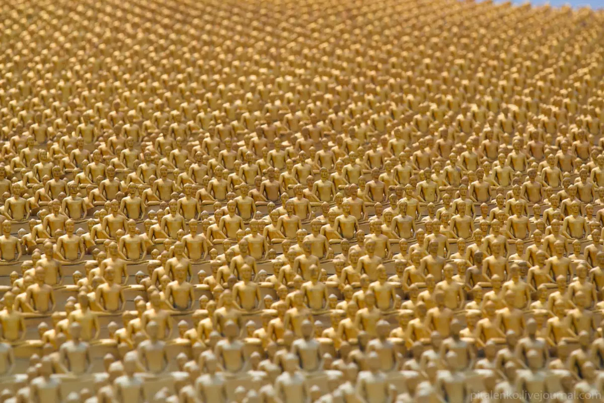 Temple Wat Dhammakaya a Millioun Gold Figuren 3469_7