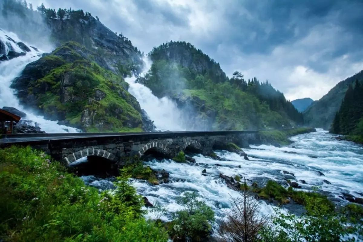 20 ponts fabuleux, comme s'il conduit à d'autres dimensions