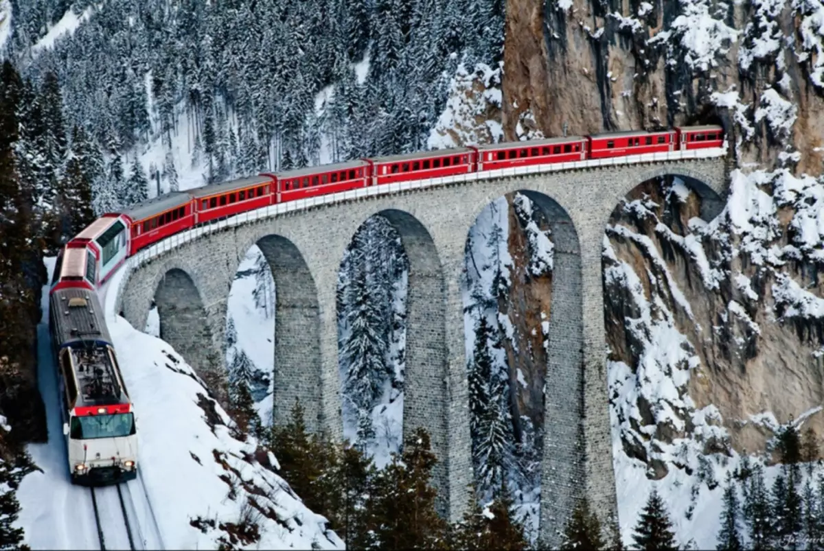 20 ponts fabuleux, comme s'il conduit à d'autres dimensions