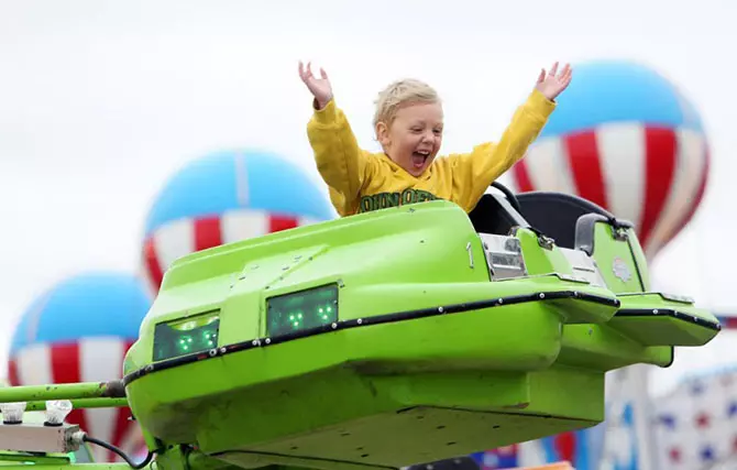 Gleðileg Haust Kaup í mismunandi heimshlutum