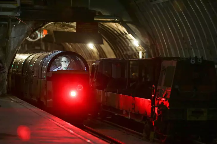 Ekskirsyon nan Railway London anba tè a 4163_1