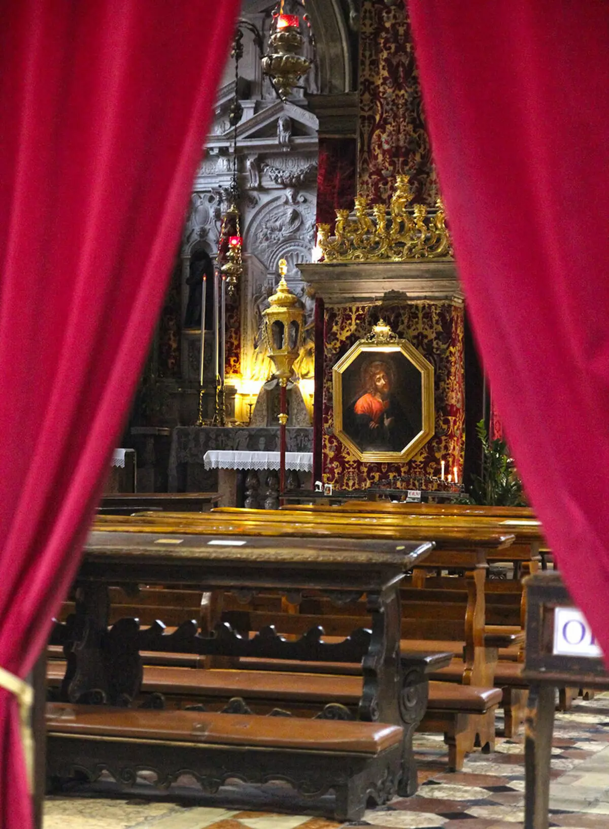 Interiør i den italienske kirke, foto af forfatteren