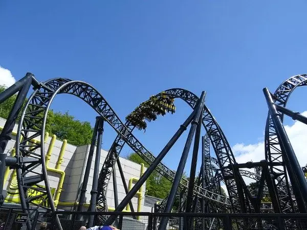 Sa paghahanap ng talamak na sensations: kung saan hahanapin ang American Roller Coaster sa Guinness Book 4513_6