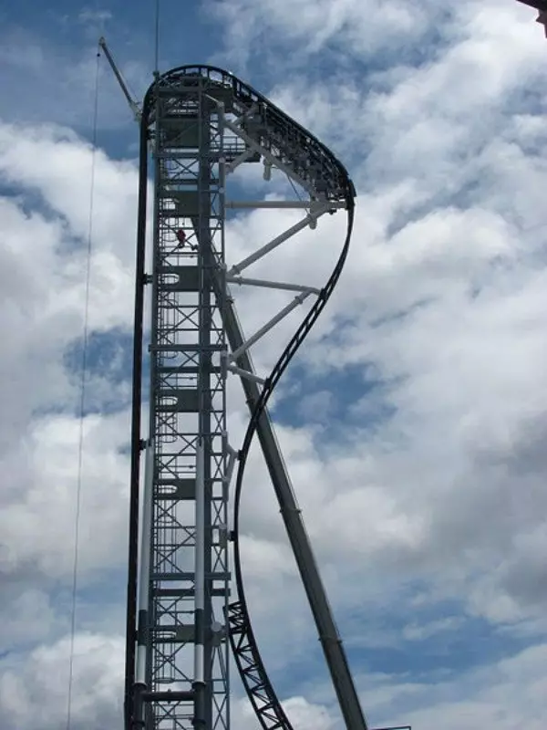 Sa paghahanap ng talamak na sensations: kung saan hahanapin ang American Roller Coaster sa Guinness Book 4513_9