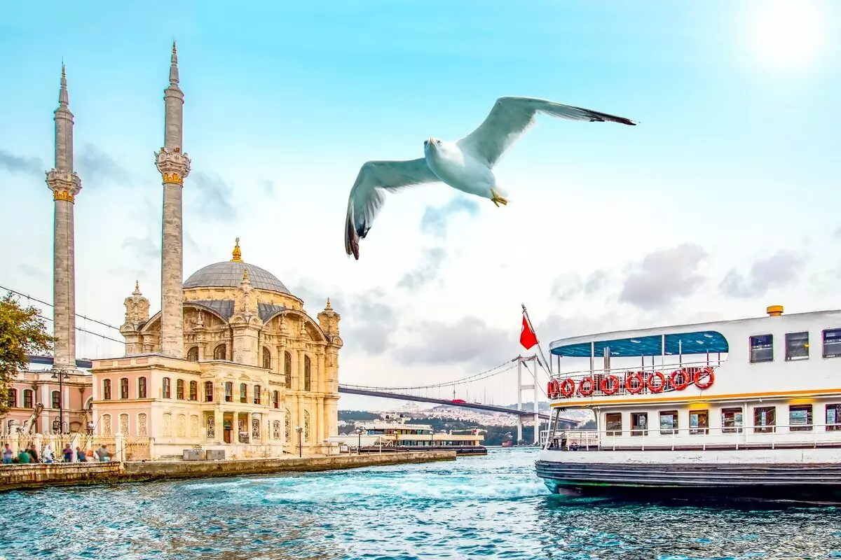 Iholide e-Istanbul? Yilapho ukwenza khona izithombe ezipholile kakhulu ukuze wonke umuntu ahlaze 596_1