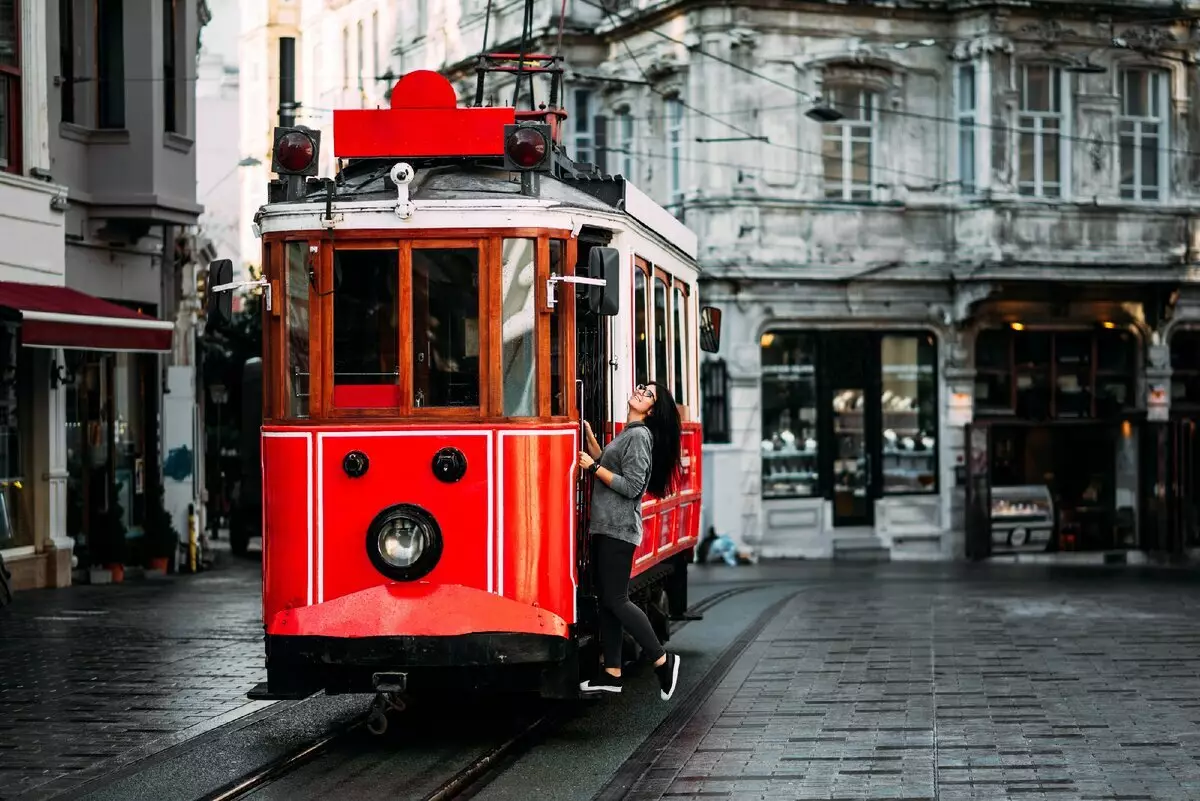 Istanbulda ta'tilmi? Bu erda hamma sharmandalik uchun eng ajoyib fotosuratlarni qilish kerak 596_13