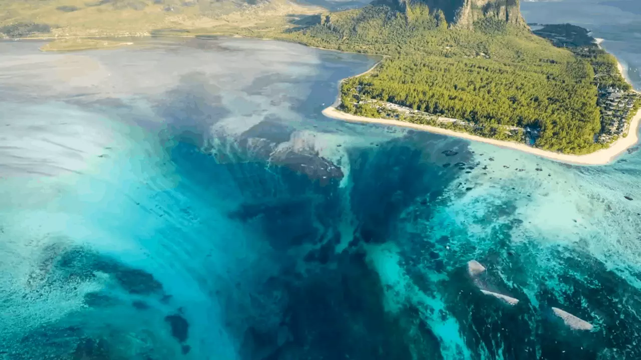 Nagbutang usa ka katingad-an nga ilawom sa ilawom sa tubig sa tubig sa baybayon sa Mauritius