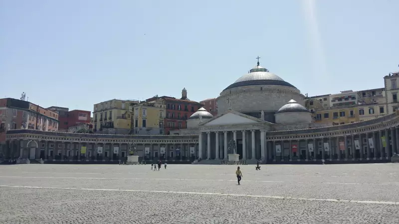 Napoli Evropë, Udhëtim