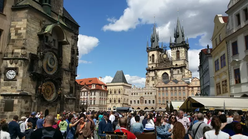 Praga e lashtë Quararen Evropë, Udhëtim