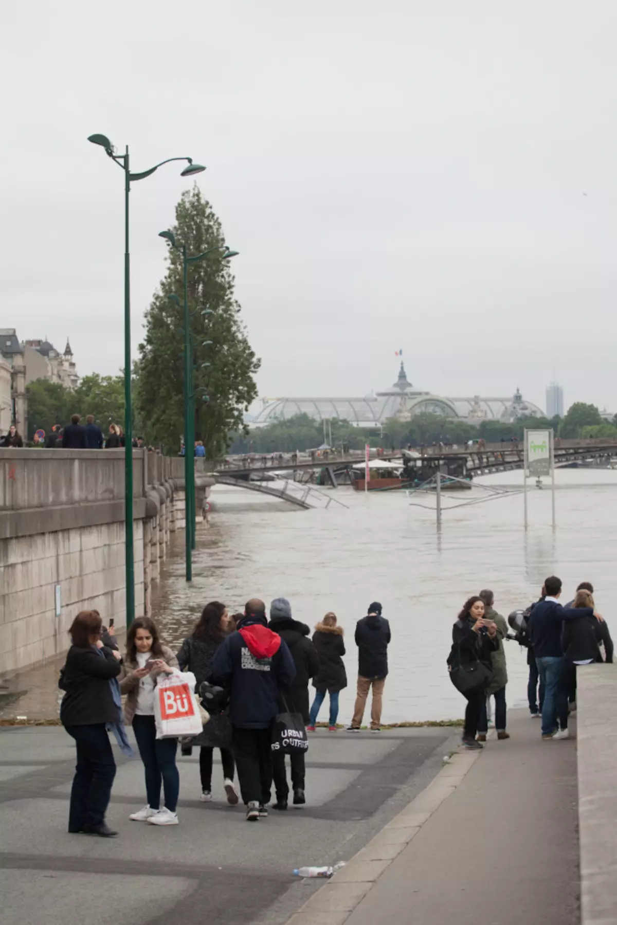 Almost drowning Paris 7072_50