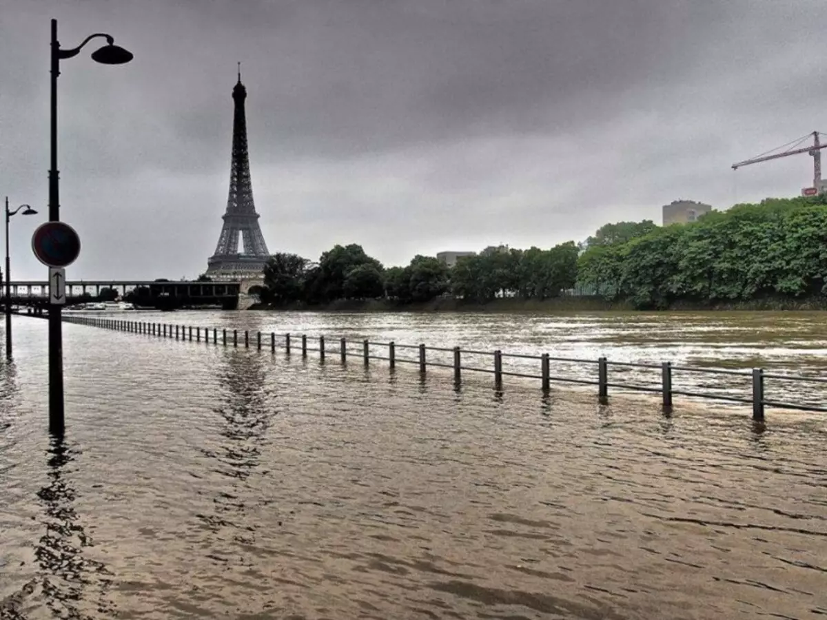 Almost drowning Paris 7072_6