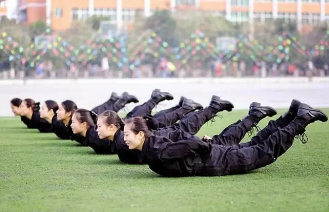 什么是隐藏在中国空姐的微笑后面 7113_6