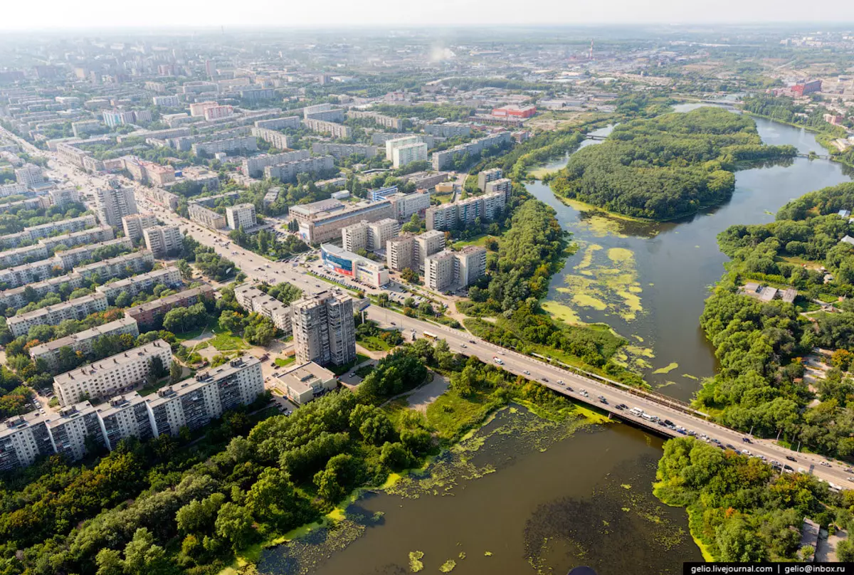 LeNerad Bridge - Lumikizanani ndi Urals ndi Siberia