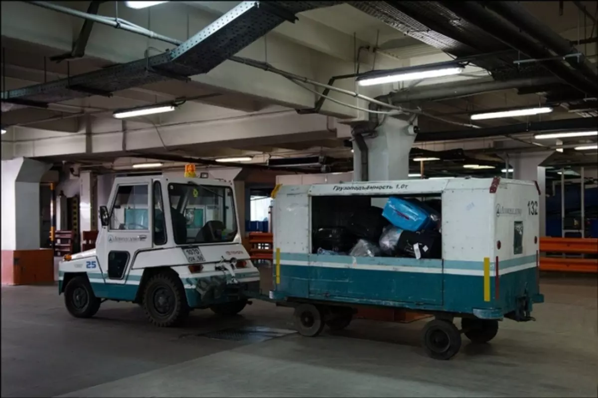 空港での荷物で何が起こりますか 7178_14