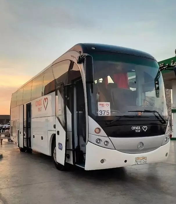 Naghatag kini nga mga bus sa usa ka ANEX Tour sa mga resorts