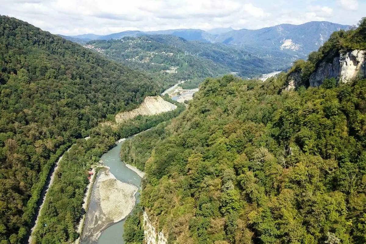 Mi loĝas en Soĉi. Sumiĝis al listo de 15 lokoj, kiuj devus esti vizititaj al ĉiuj 7242_19