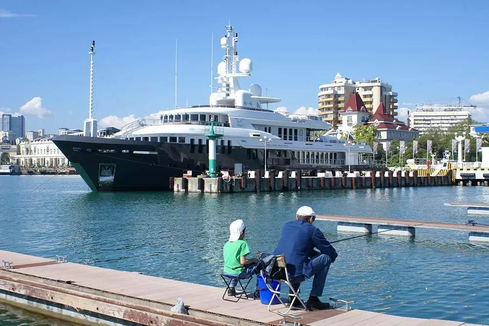 Alia altiro de Morport estas lokaj fiŝkaptistoj. Ili kaptas stavridon, tamburon, malgrandan haringon. Se estas fiŝkaptado, vi povas fari kompanion