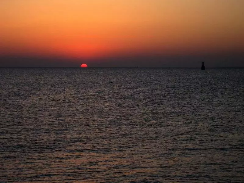 Los turistas explicaron por qué es imposible nadar en Egipto después del atardecer. 7315_2