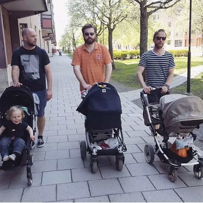 Los hombres en Suecia junto con las mujeres están ocupados en el cuidado de los niños.