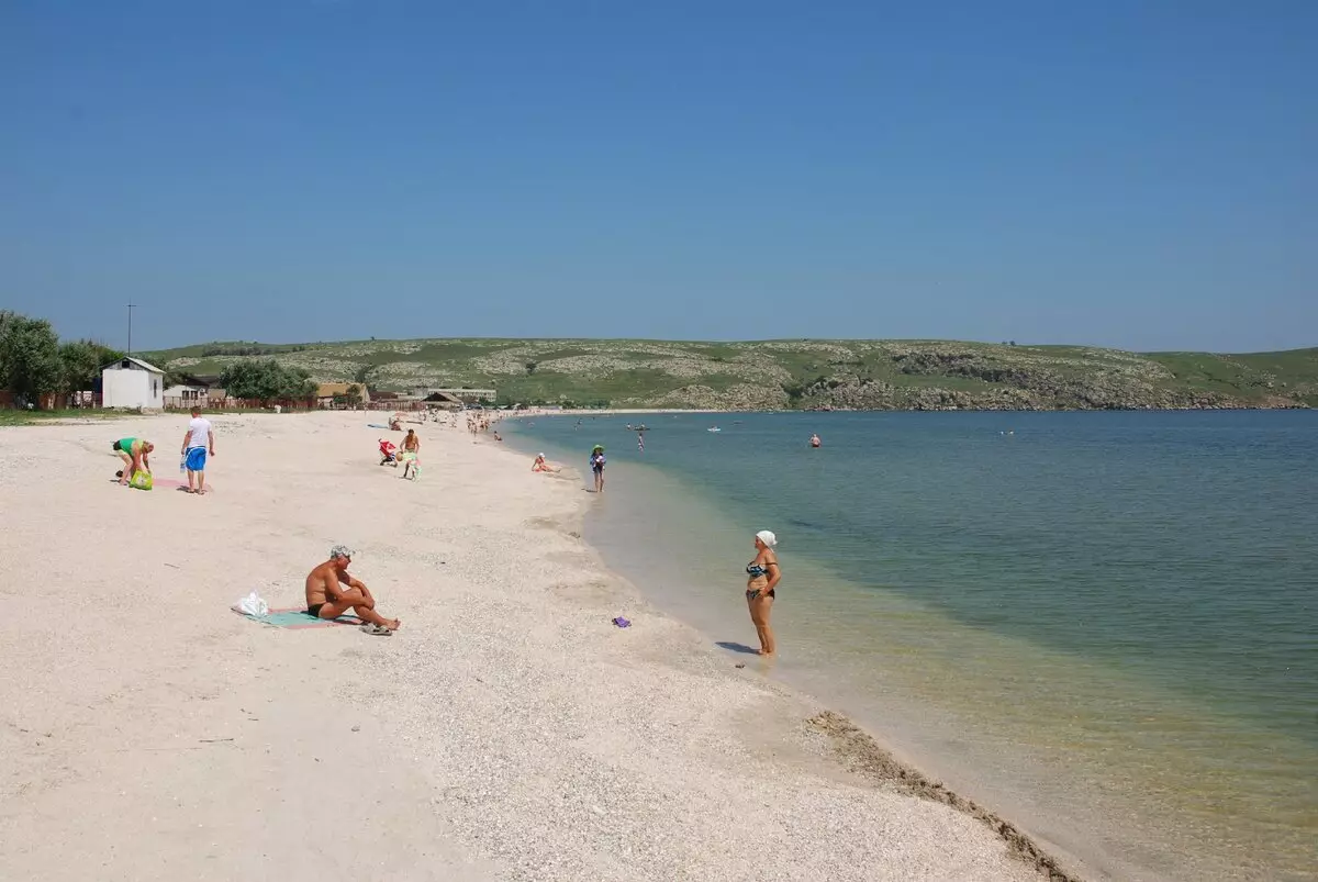 Ali ako ne i najtoplija toplina, onda je prostrana tatarska zaljev blizu kratkog jezika. A tu je i super!