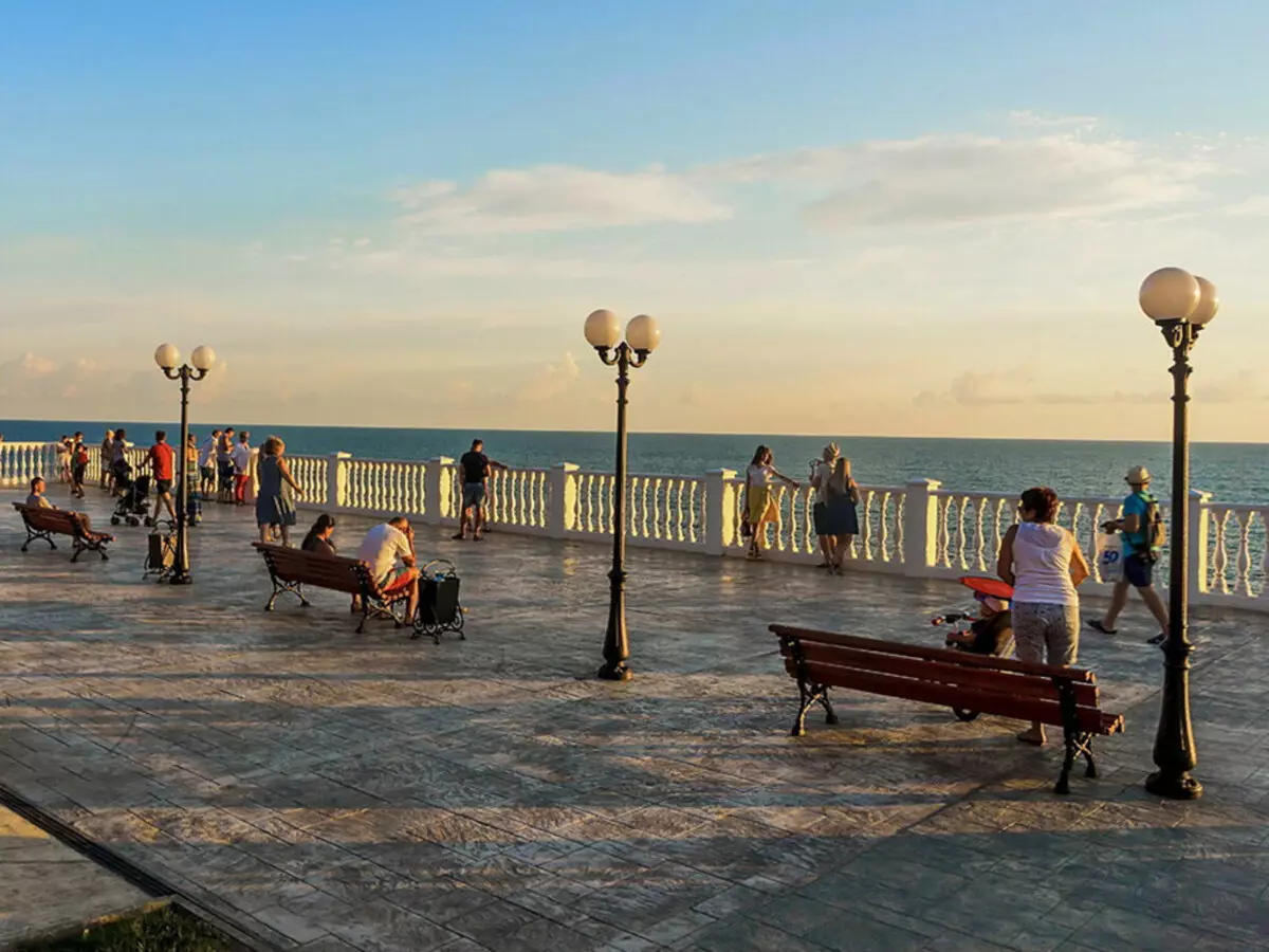 Zoals uitgerust in Anapa bij de USSR en nu. Vergelijk Sovjet-foto's met modern 8120_20