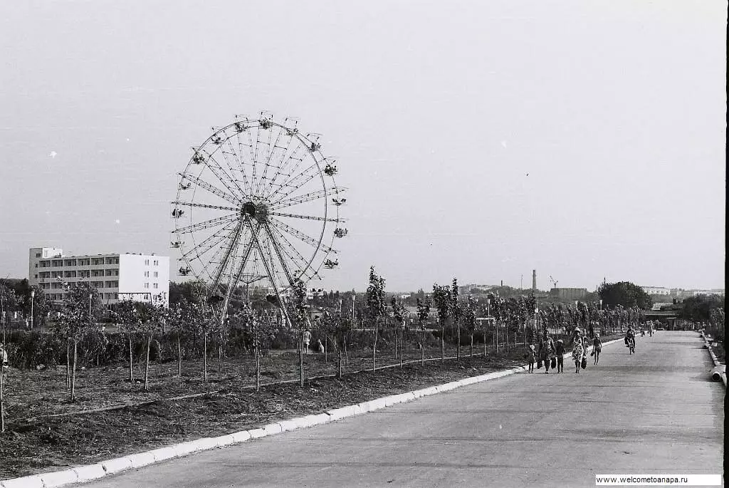 Zoals uitgerust in Anapa bij de USSR en nu. Vergelijk Sovjet-foto's met modern 8120_21