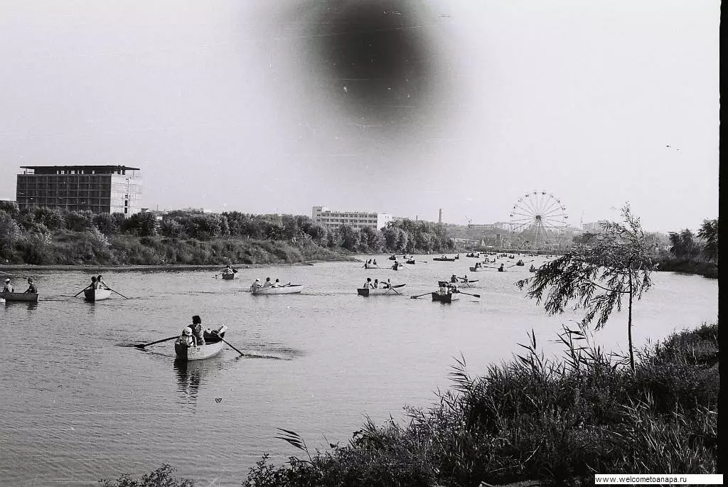 Som hvilte i Anapa på Sovjetunionen og nå. Sammenlign sovjetiske bilder med moderne 8120_28