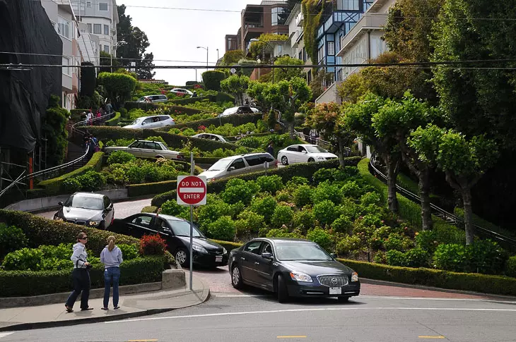 De meast kromme strjitte fan 'e wrâld út San Francisco 8379_1