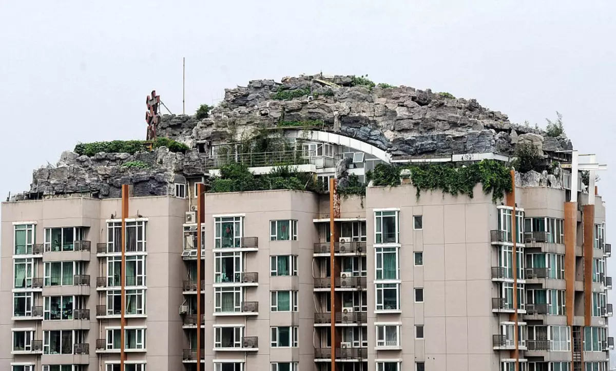 Labag sa batas na pagtatayo ng Tsino: bundok villa sa 26th floor 8411_11