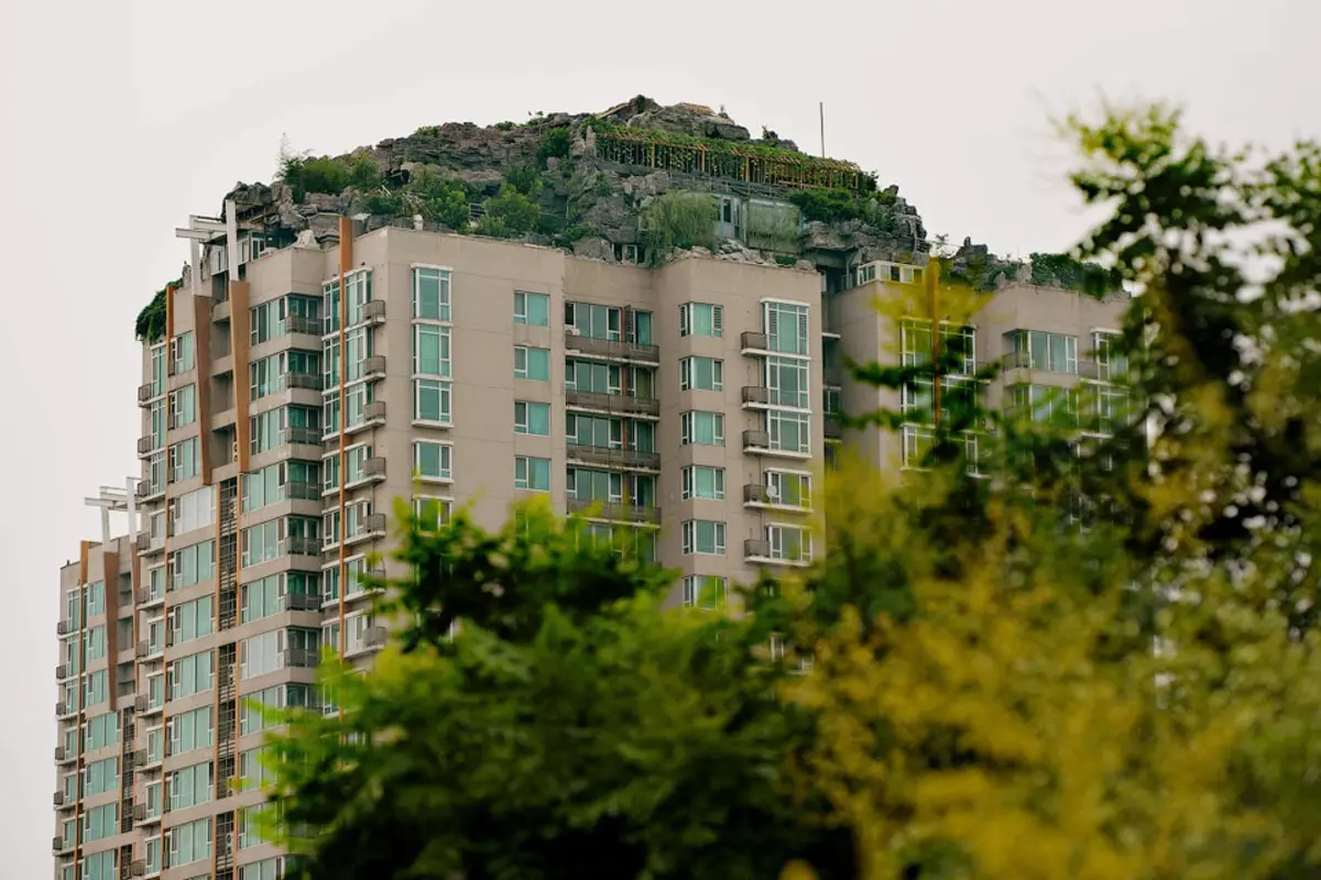 Labag sa batas na pagtatayo ng Tsino: bundok villa sa 26th floor 8411_13