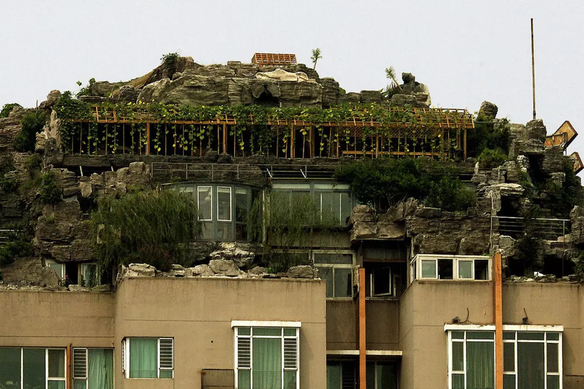 Labag sa batas na pagtatayo ng Tsino: bundok villa sa 26th floor 8411_4