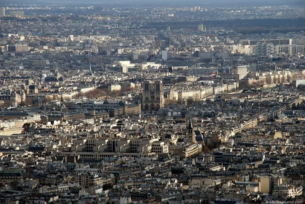 Utsikt över Paris från höjden av Eiffeltornet